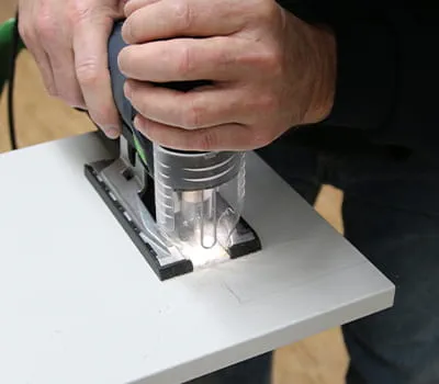 Apdailos juostos pritaikymas siaurapjūkliu